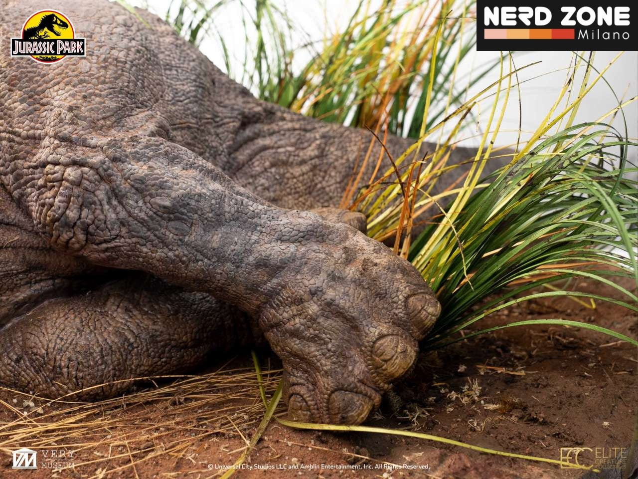 PRE ORDER ELITE CREATURE COLLECTIBLES - Jurassic Park Sick Triceratops ...